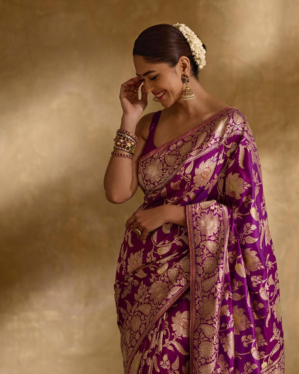 112 Stunning Saree Poses to Elevate Your Photoshoot Game