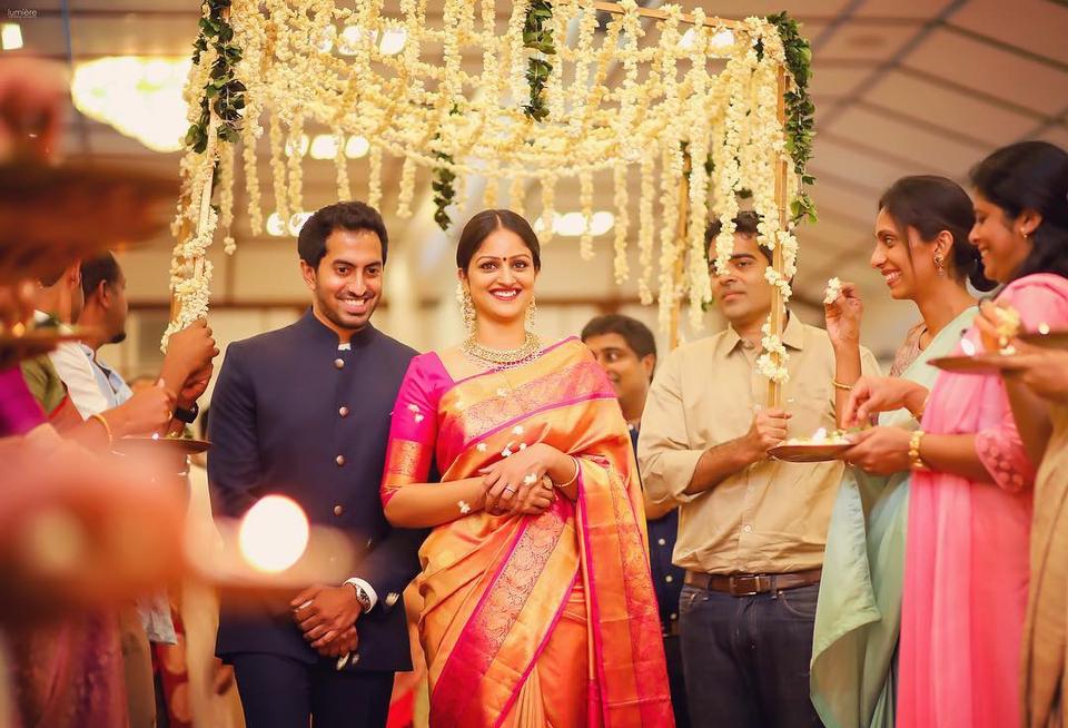 10 Gorgeous Reception Sarees for the Bride to Leave a Stunning First ...