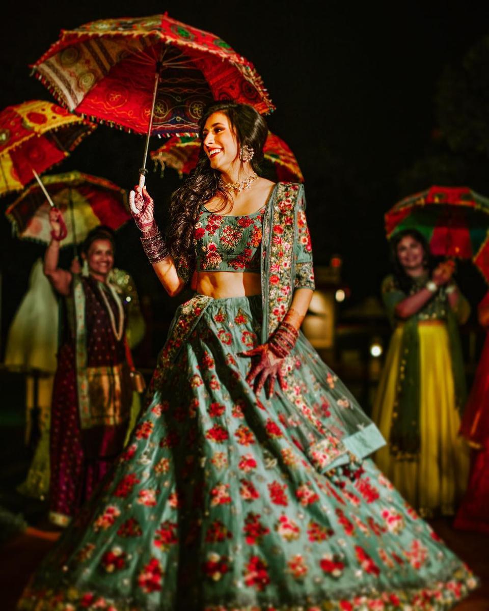 10 Latest Choli Design Images For Your Glam Look On Your D-Day