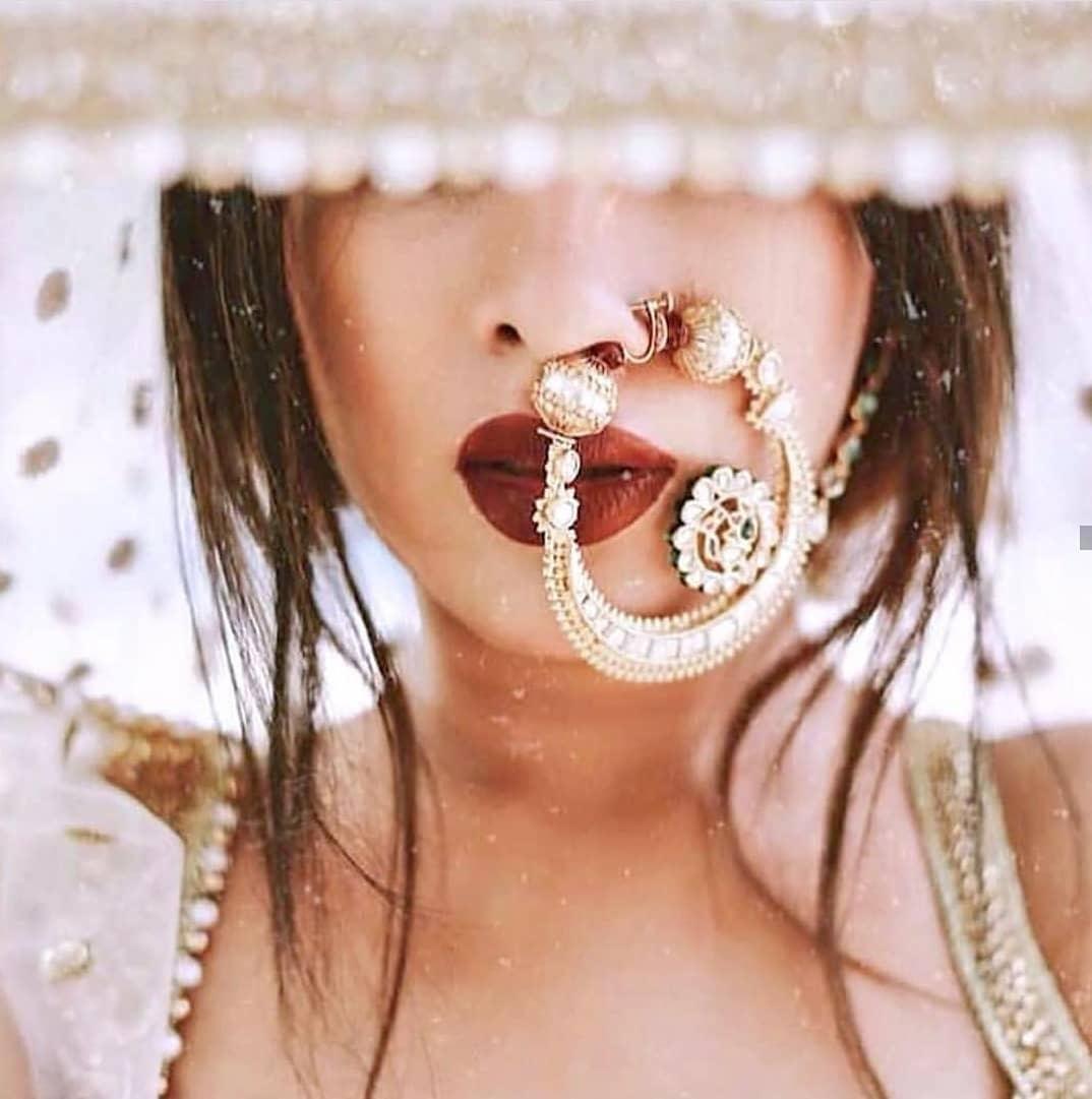 6 Trendy Nath Designs for the Experimental New-age Bride
