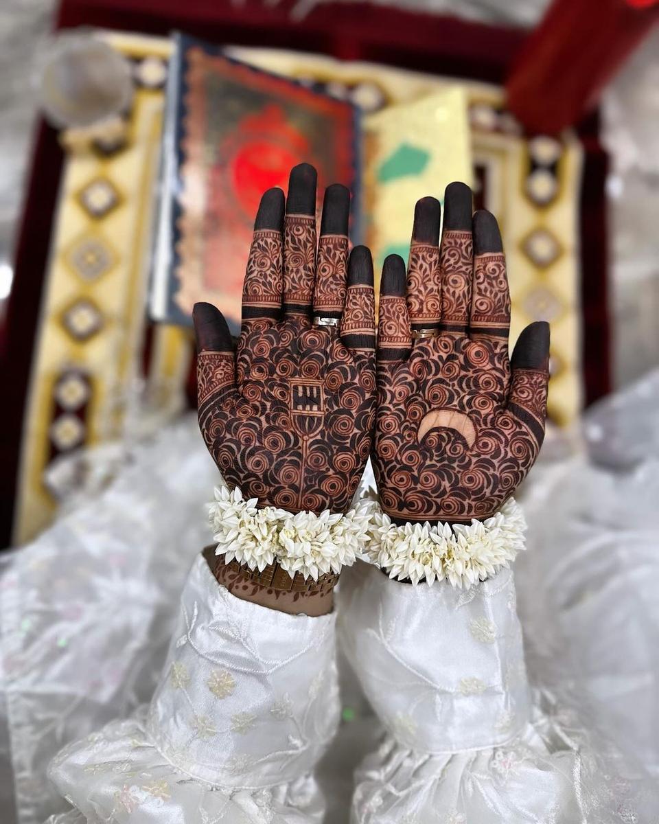 40+ Mehndi Designs For Eid To Tint Your Hands Red This Eid-al-Fitr 2026!