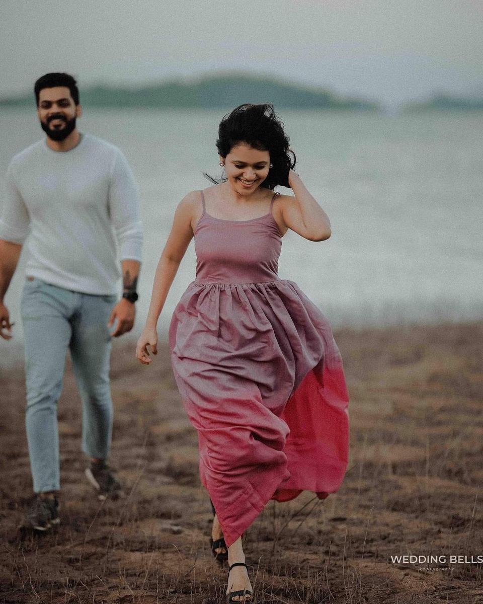 100+ Pre-wedding Cool Beach Photo Shoot Ideas for Couples