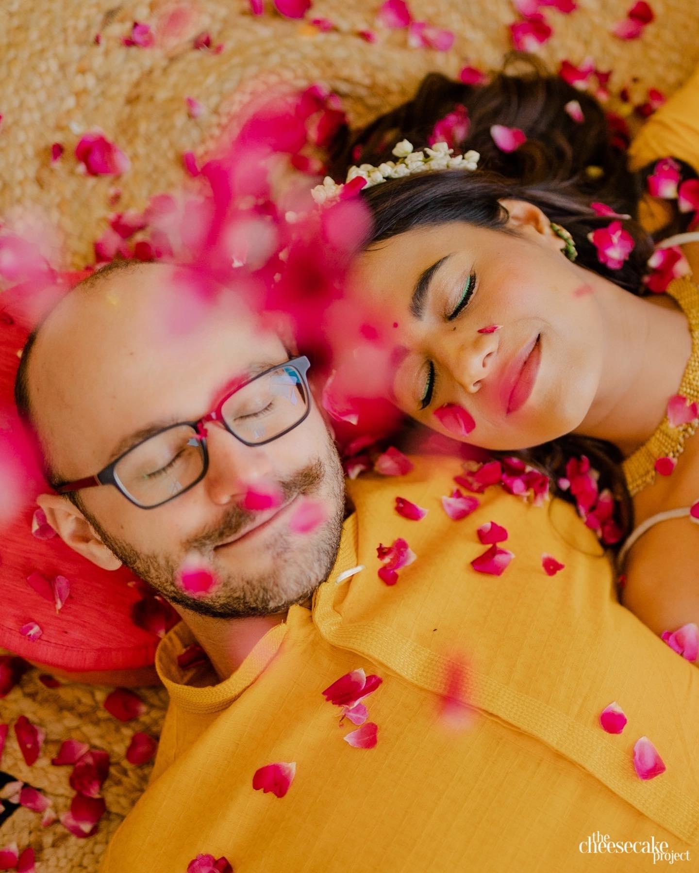 Editor's Pick: 60+ Viral Couple Poses You Need to Bookmark Right Now