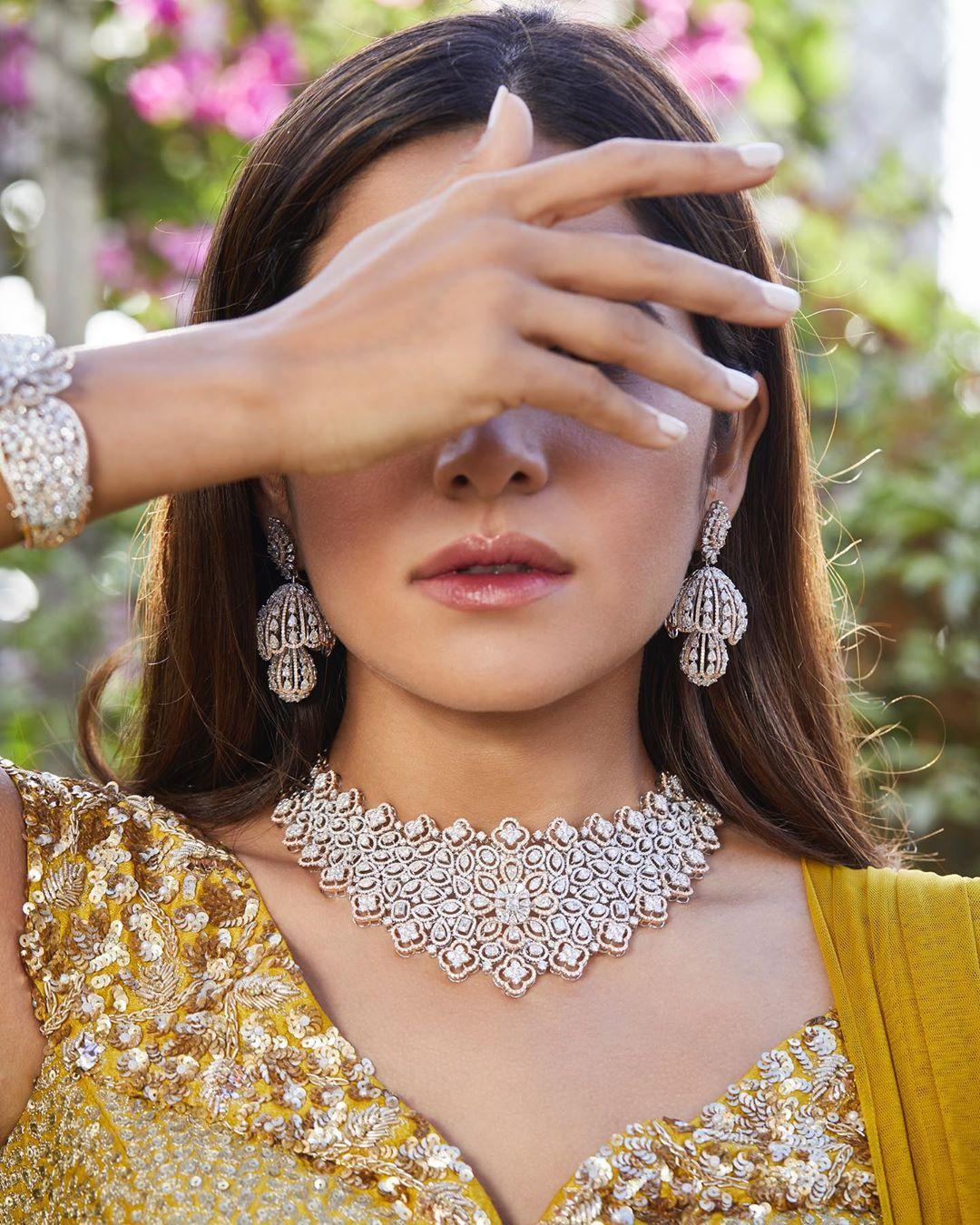 Light & Heavy Diamond Necklace Designs That Need Your Attention