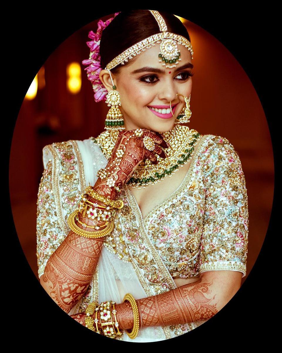 Traditional Bangles: What Do They Mean for the Indian Bride and How to ...