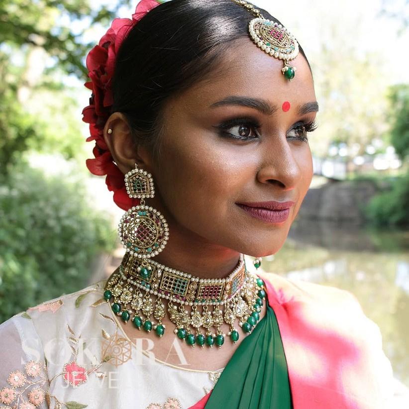 8 Short Necklace Designs in Gold for All the Minimalistic Brides