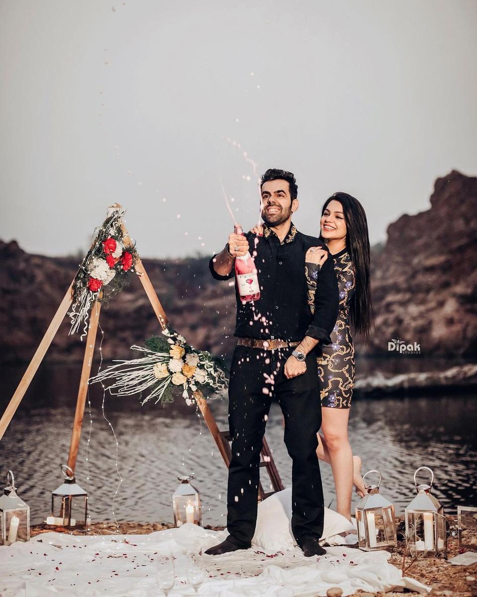 100+ Pre-wedding Cool Beach Photo Shoot Ideas for Couples