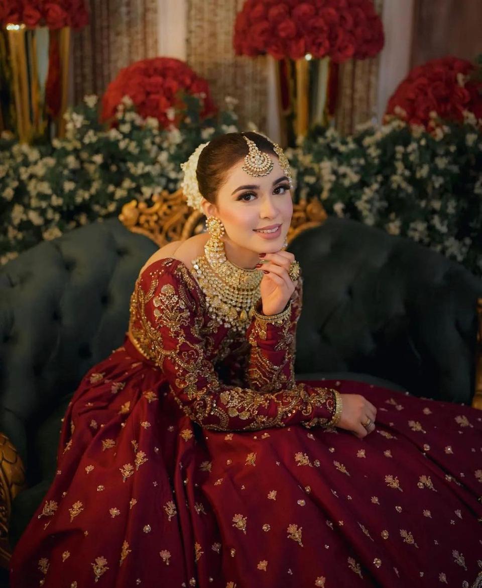 90+ Bridal Photography Poses For Your Wedding Day Shoot