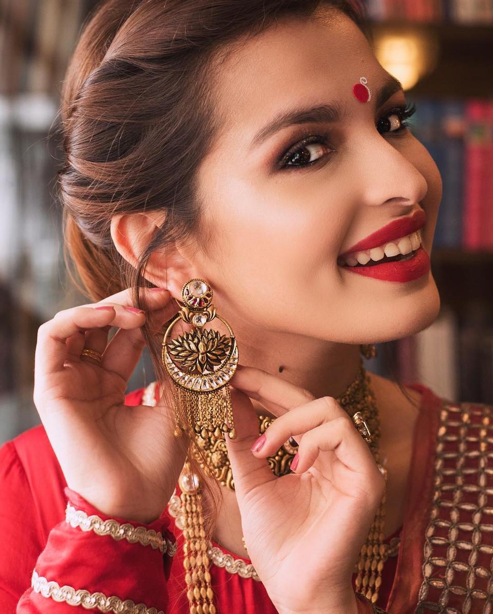 Timeless Gold Earring Design Images for the Millennial Brides