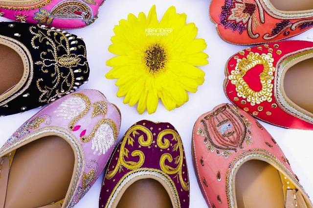 10 Designs of Punjabi Juttis That Girls Can Flaunt on the D-day