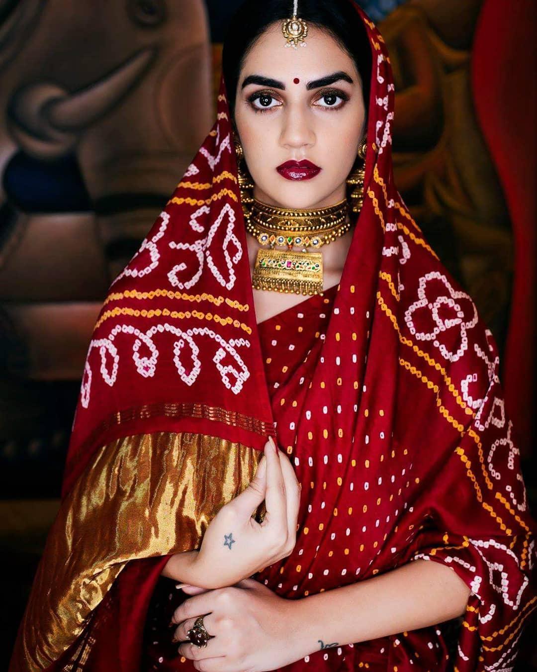 10 Stunning Styling Ideas for Red Sarees for Wedding for the Upcoming ...