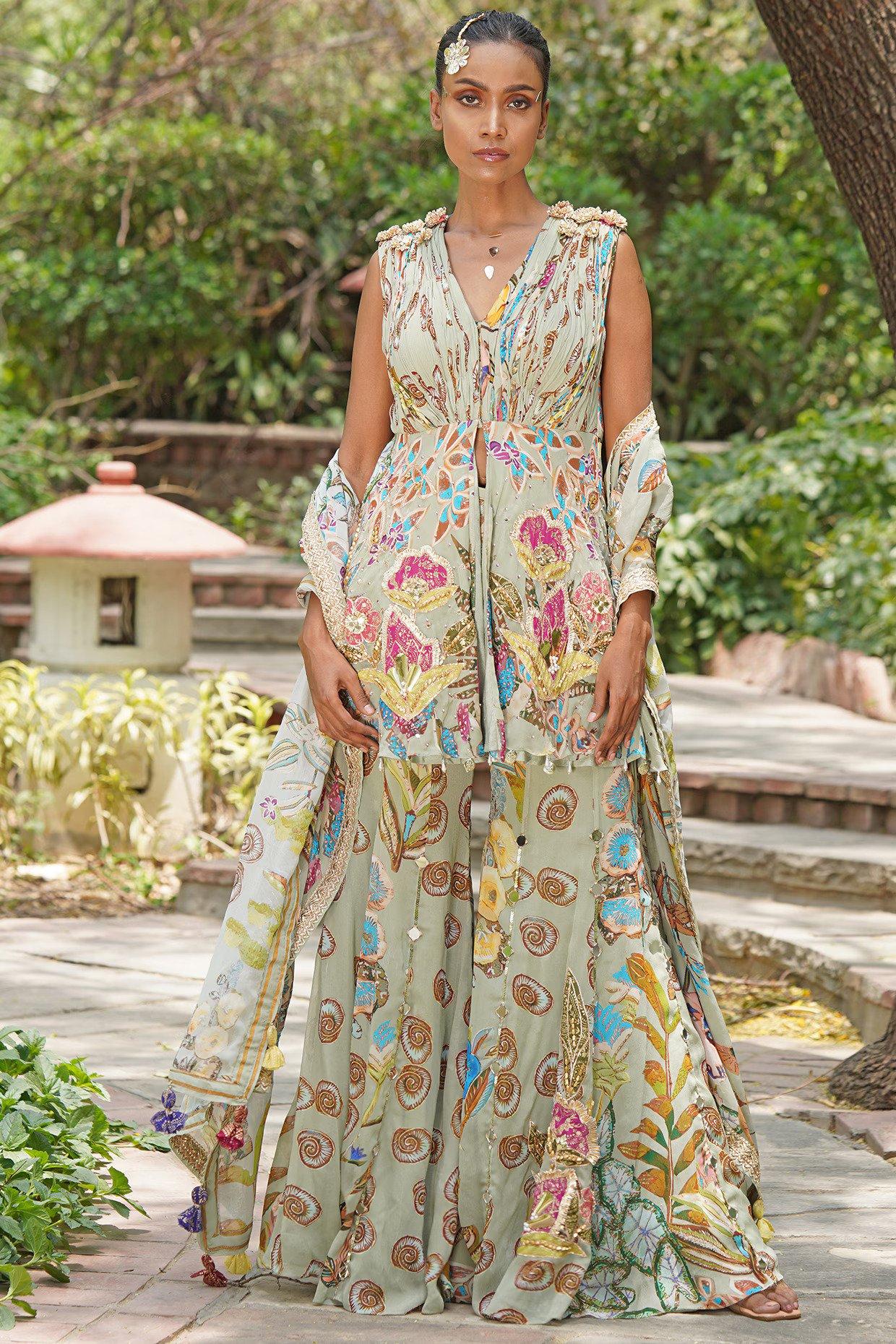 30+ Latest Mehndi Function Dresses For the Bride, Groom & Their Wedding ...