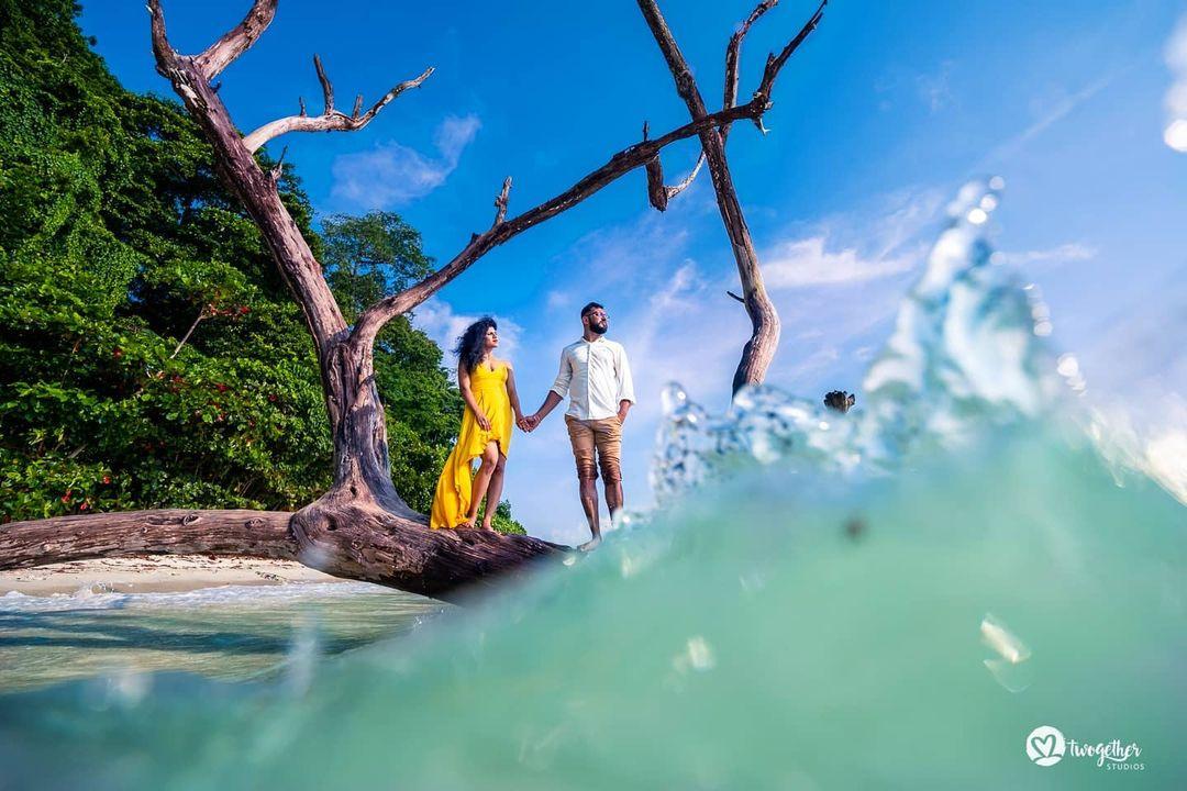 100+ Pre-wedding Cool Beach Photo Shoot Ideas for Couples