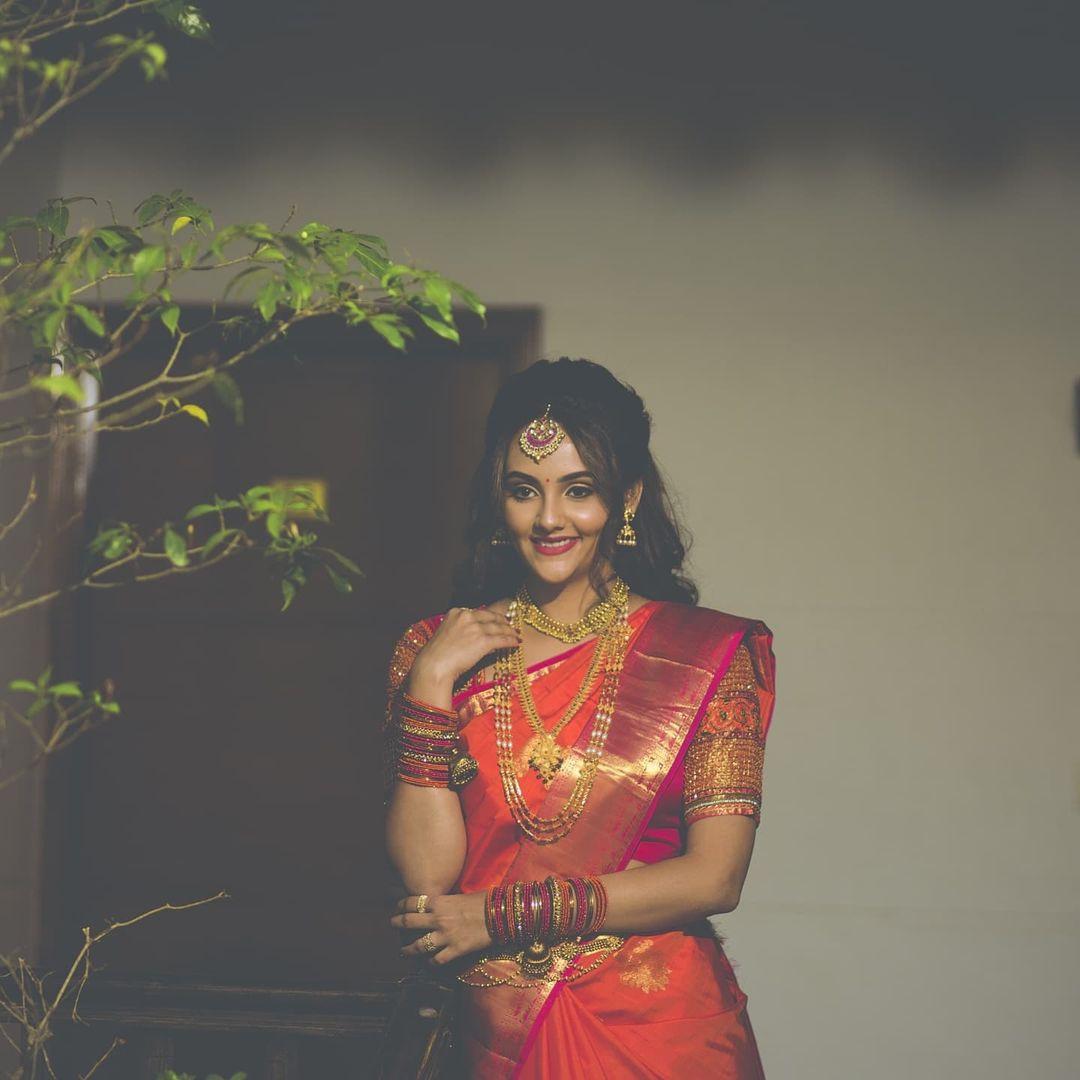 112 Stunning Saree Poses to Elevate Your Photoshoot Game