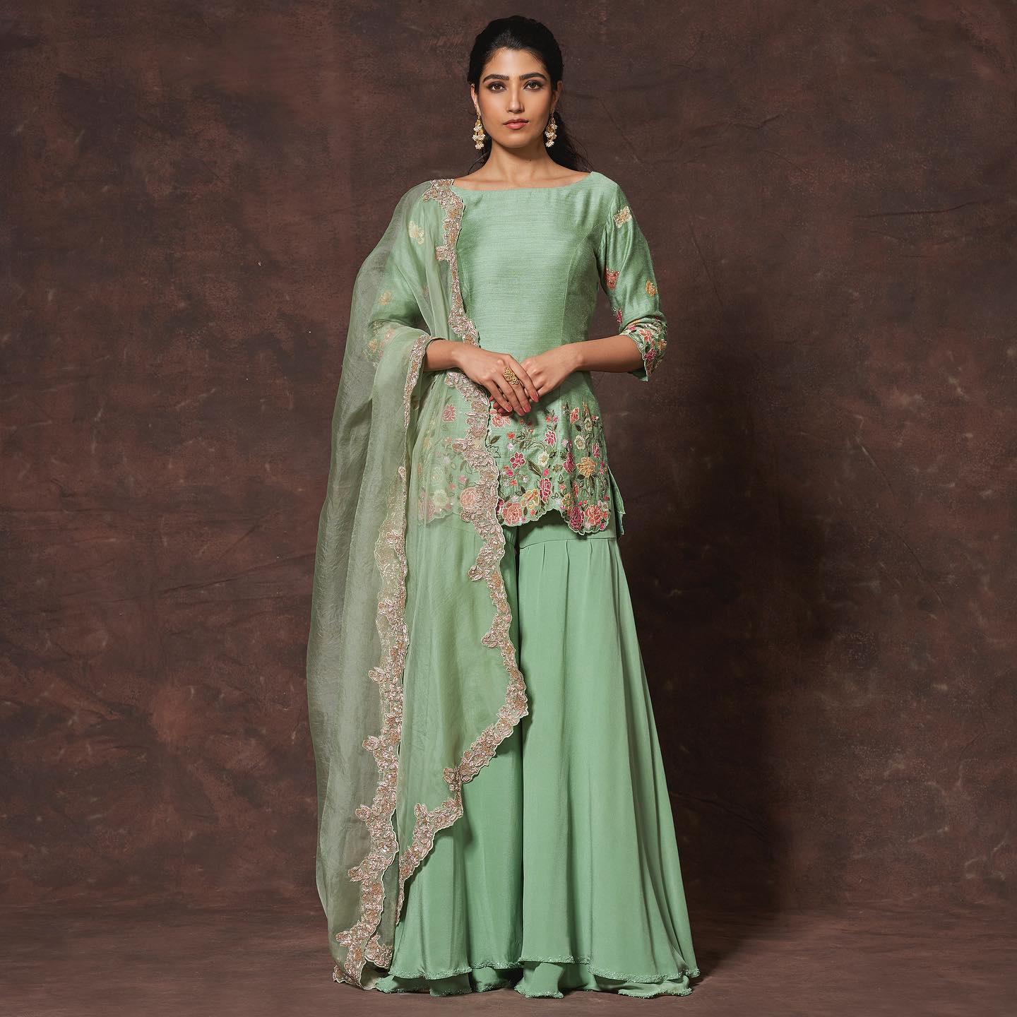 20+ Sharara Dress For Wedding Styles That Are An Absolute Showstopper!