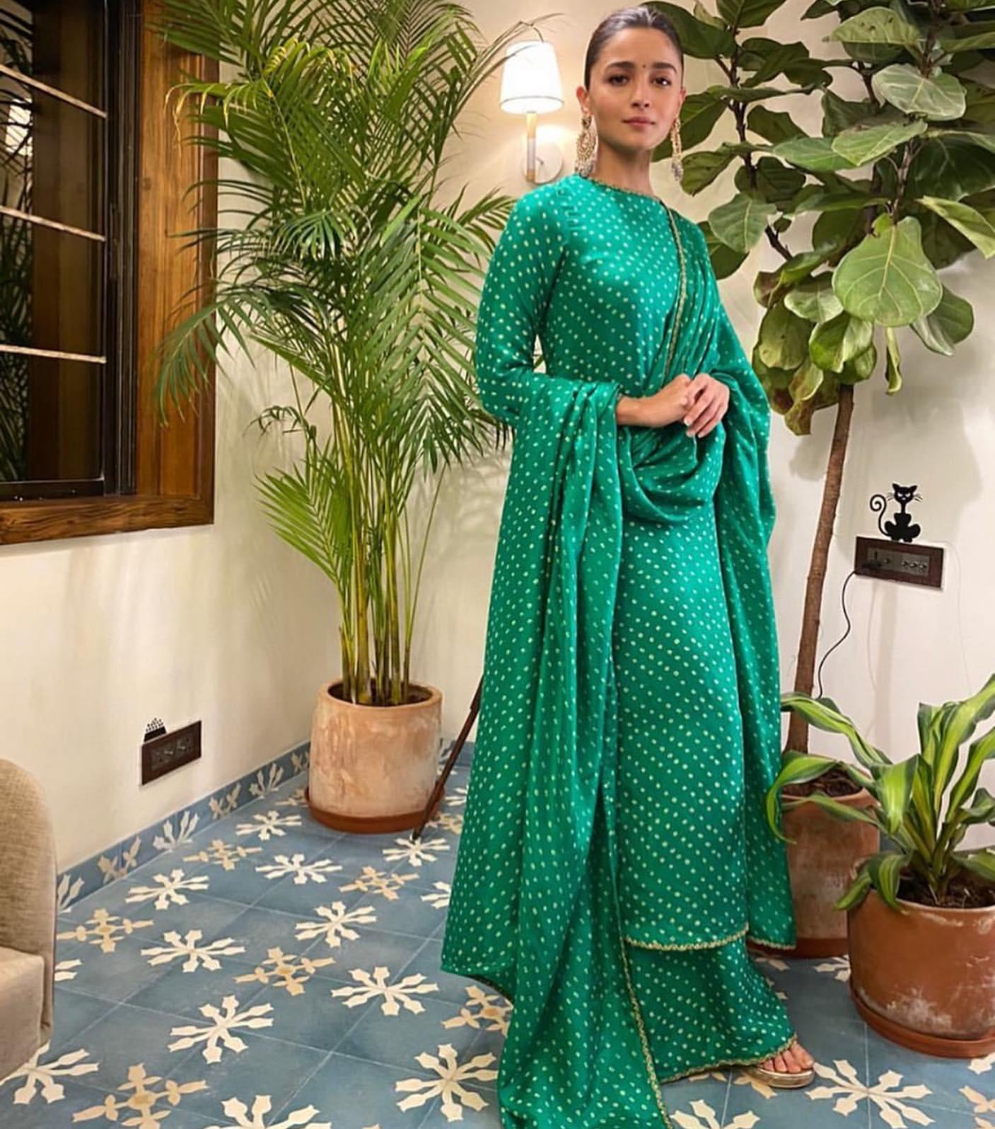 7 Trendy Bandhej Suit Designs Your Trousseau is Incomplete Without