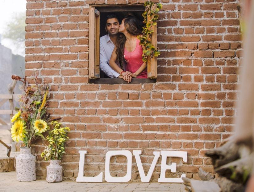 31 Pre-Wedding Props Which Will Breathe Romance into Your Pictures