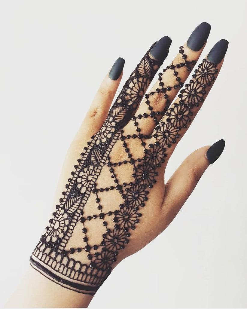 22 Easy Henna Designs for Beginners for Your Hands & Feet