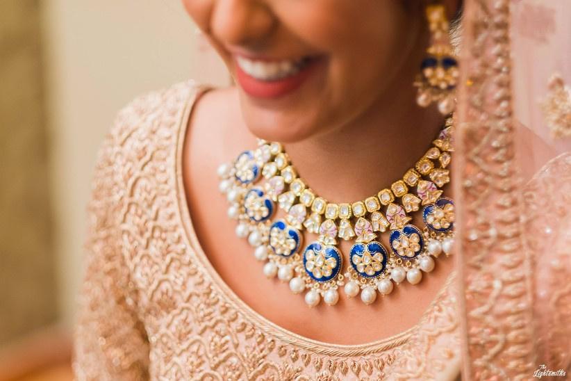 8 Short Necklace Designs in Gold for All the Minimalistic Brides