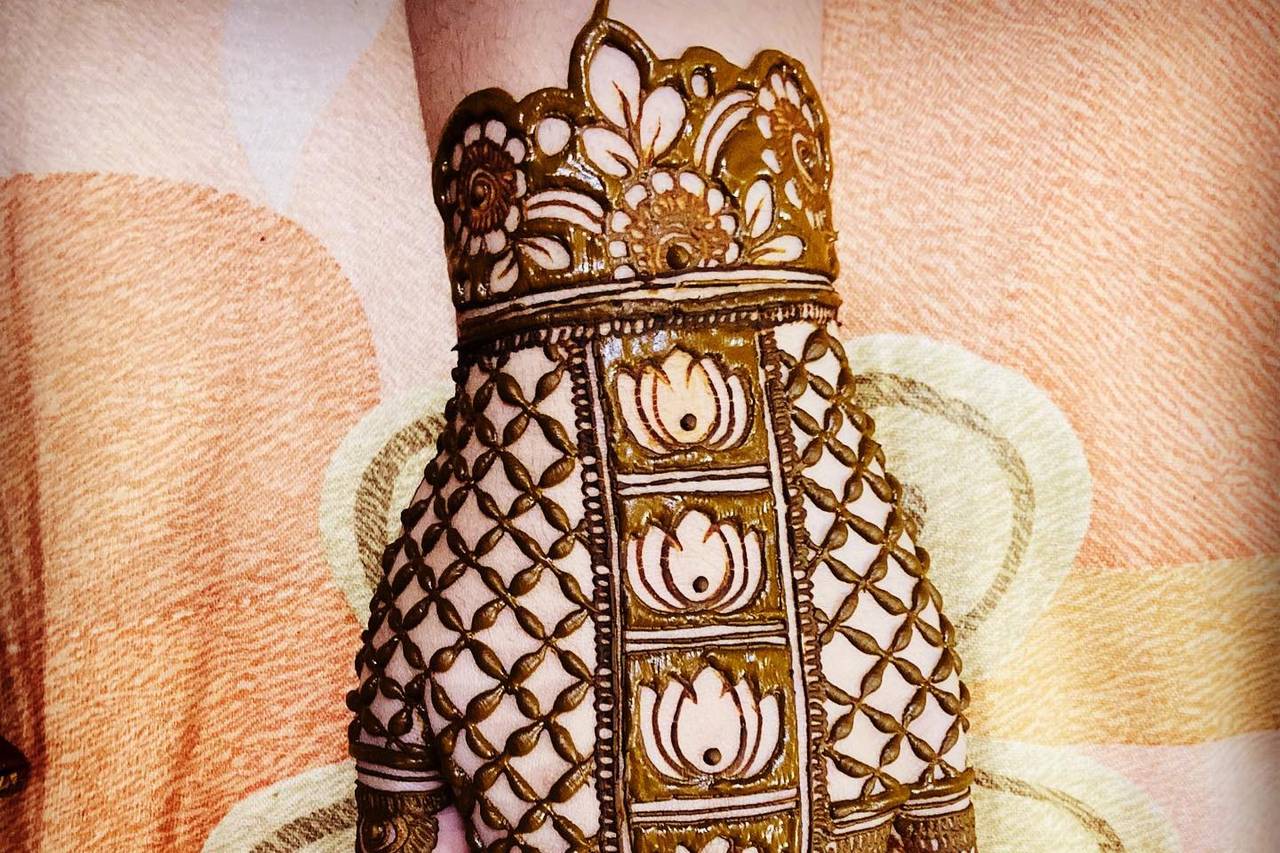 Henna art by Gurusha Chauhan - Mehndi - Connaught Place - Weddingwire.in