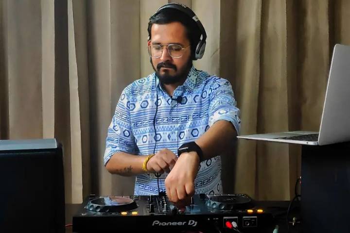 DJ Mohit Bajaj - DJ - Janakpuri - Uttam Nagar - Weddingwire.in DJ Mohit Bajaj - DJ - Janakpuri - Uttam Nagar - Weddingwire.in