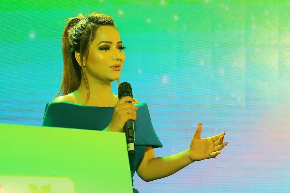 Anchor Aisha Ghani - Entertainment - Connaught Place - Weddingwire.in